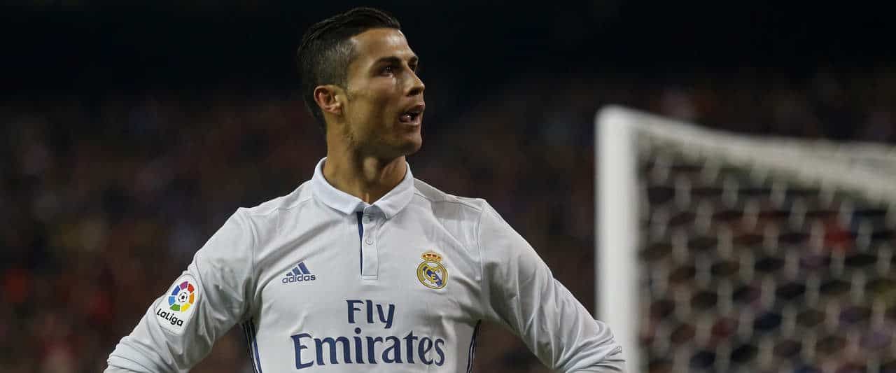Man Utd favourites to sign Ronaldo
